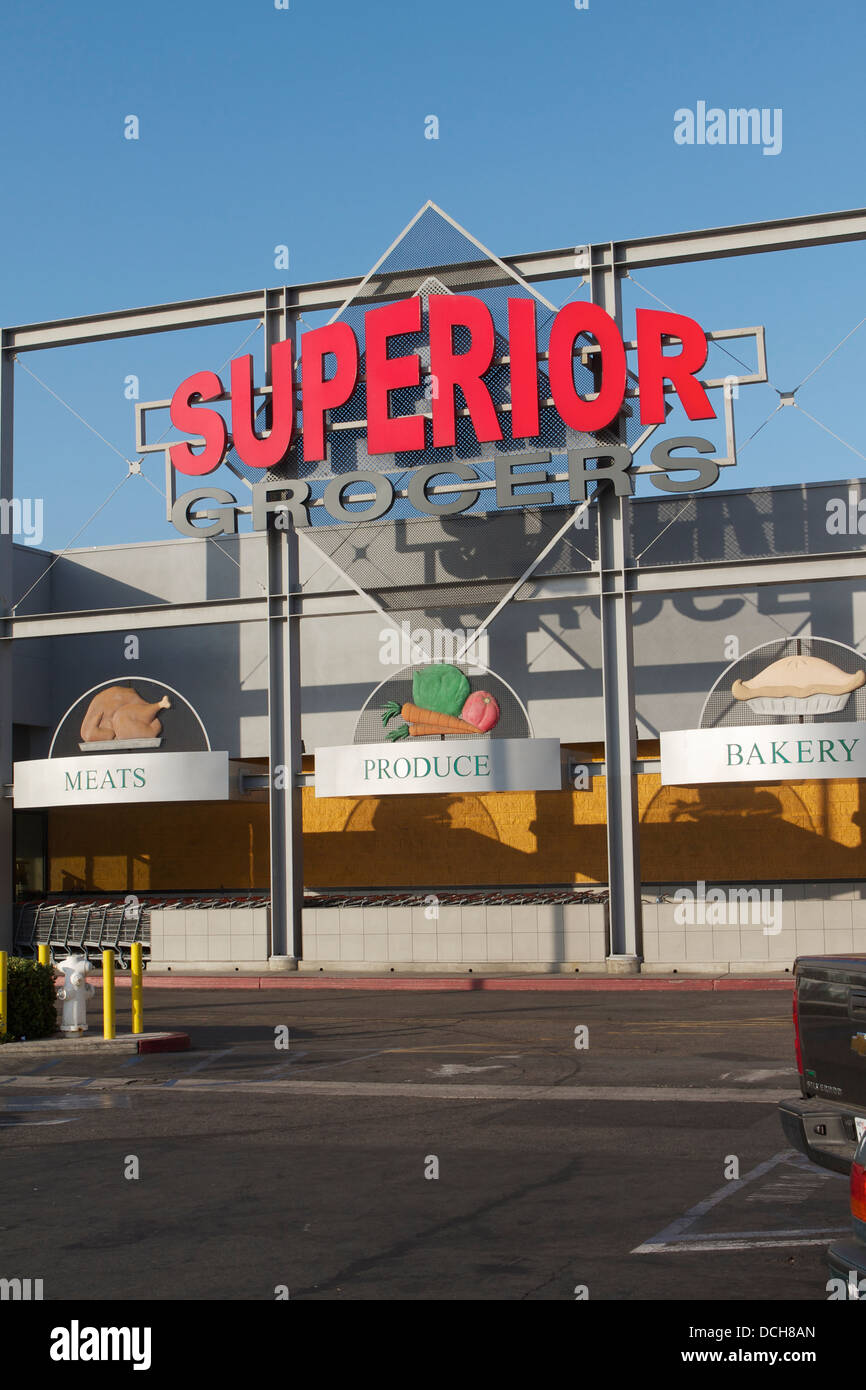 Superior grocers store hi-res stock photography and images - Alamy