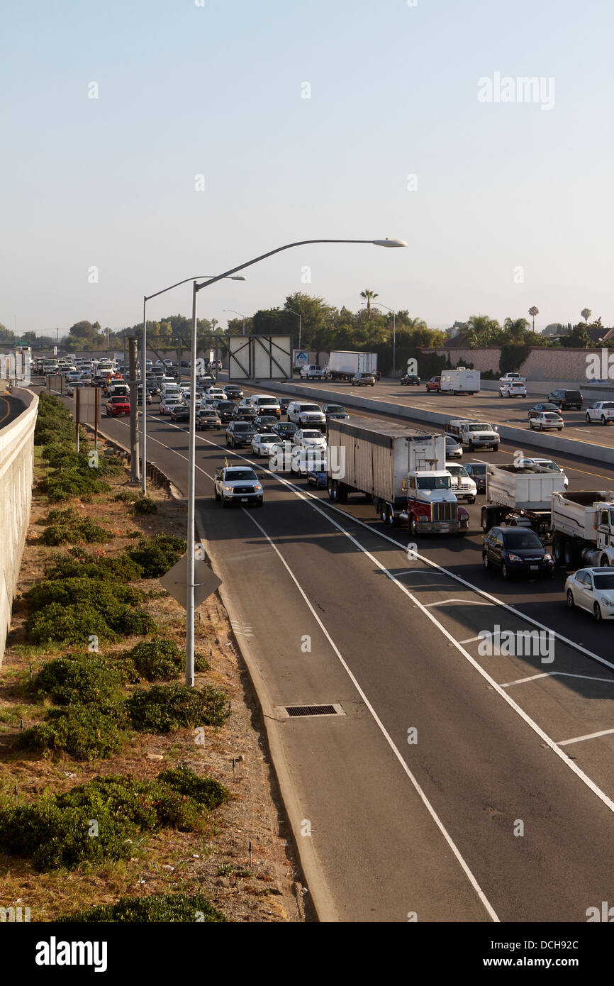 Morning traffic on the south bound 55 freeway at 17th street in Santa ...