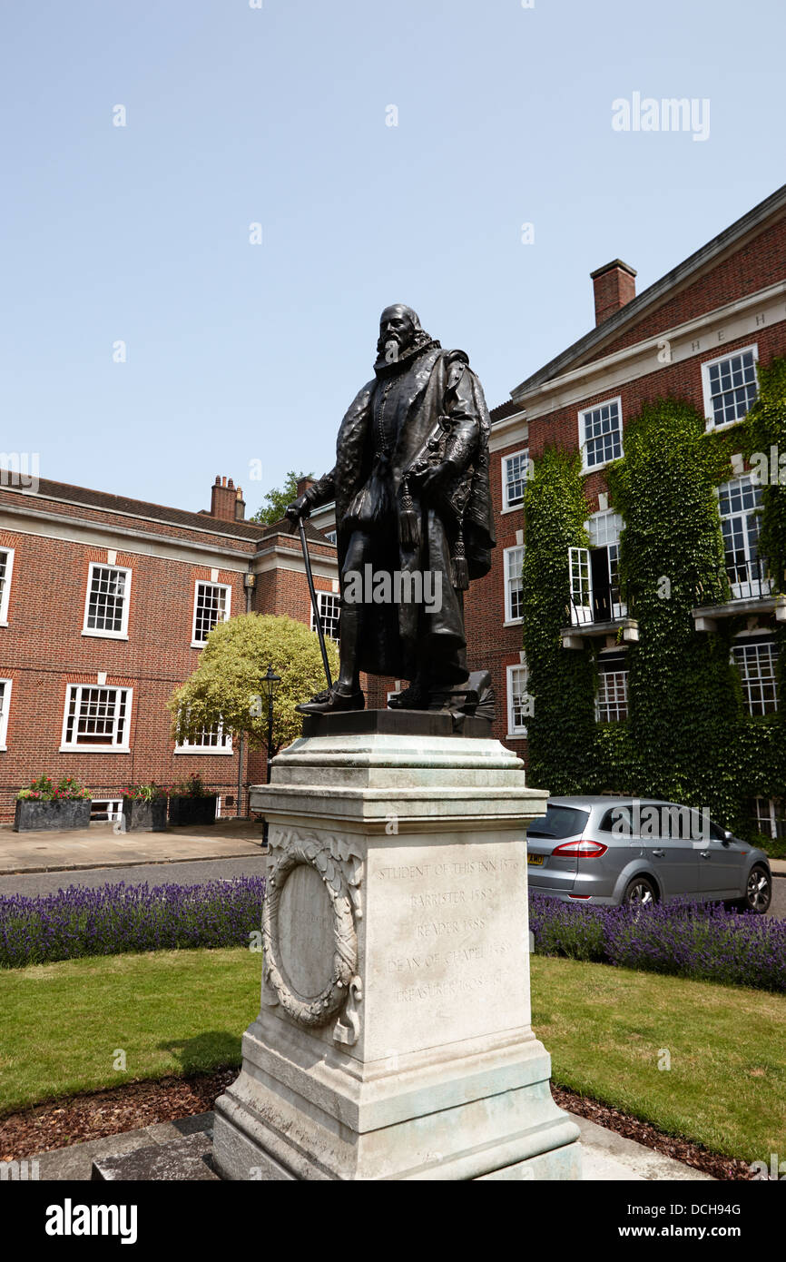 Francis bacon statue hi-res stock photography and images - Alamy