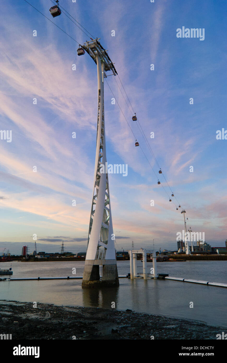 Cable london hi-res stock photography and images - Alamy