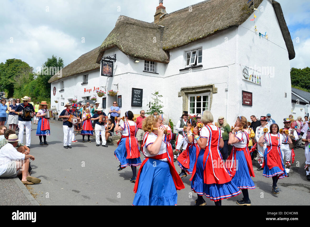 Olde worlde pub hi-res stock photography and images - Alamy