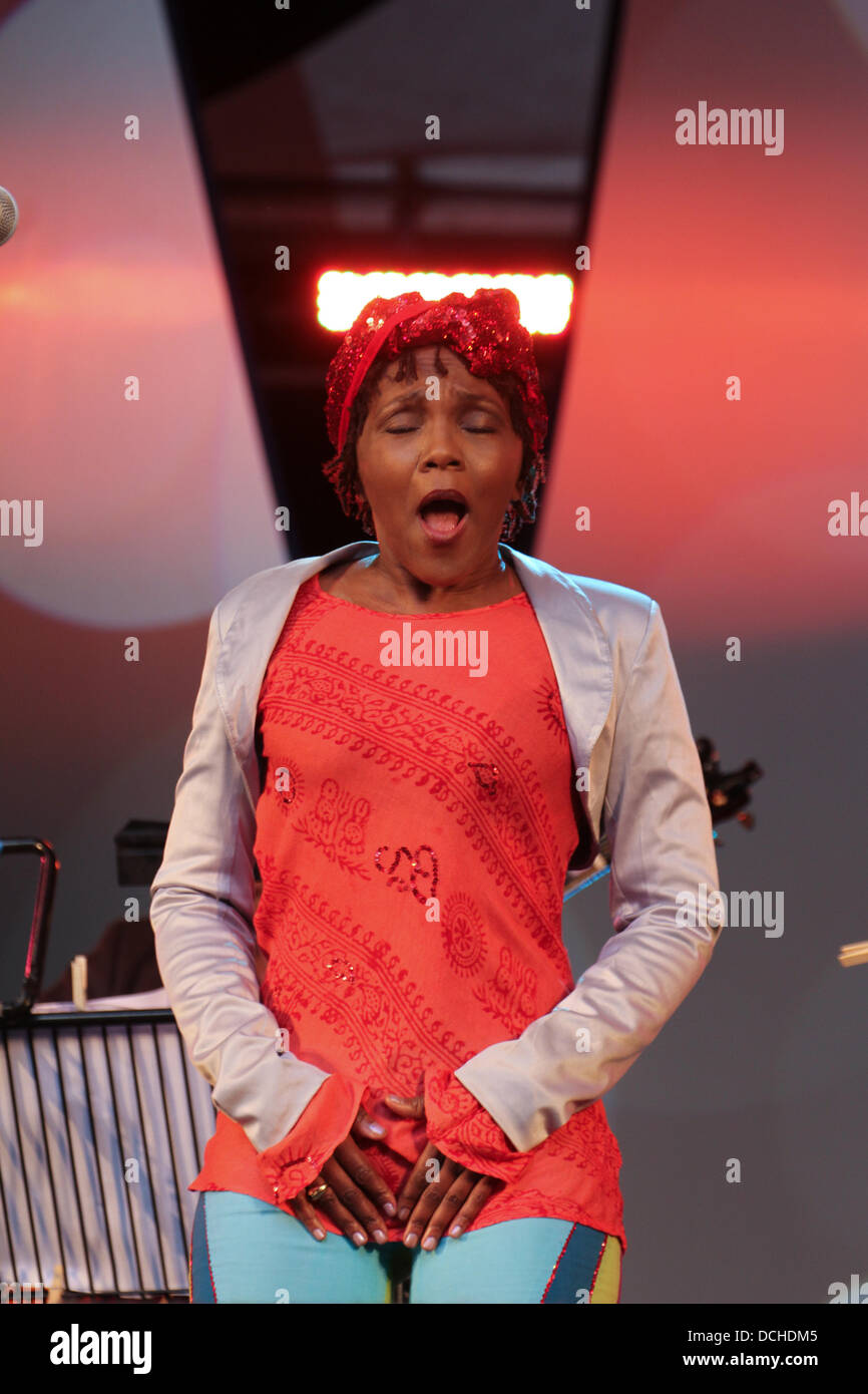 Last fm artist hi-res stock photography and images - Alamy