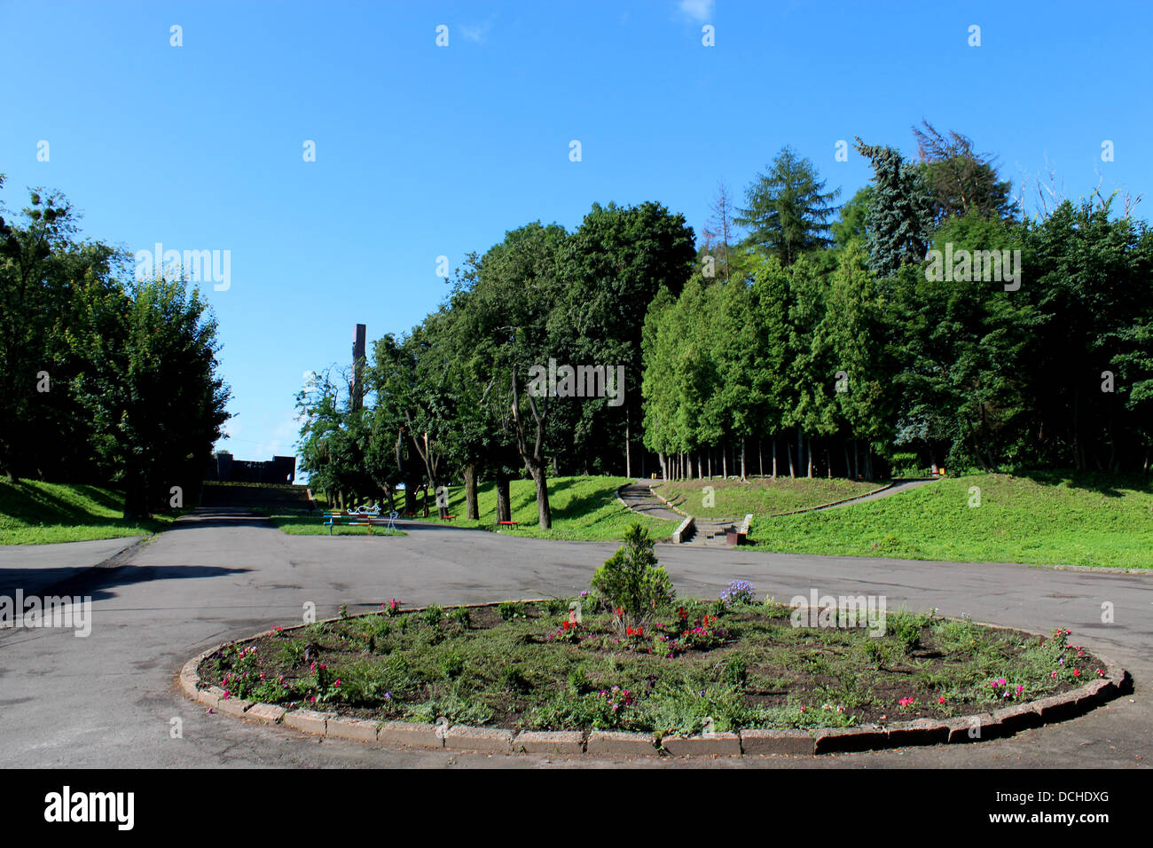 Beautiful city park with paths and green trees Stock Photo - Alamy