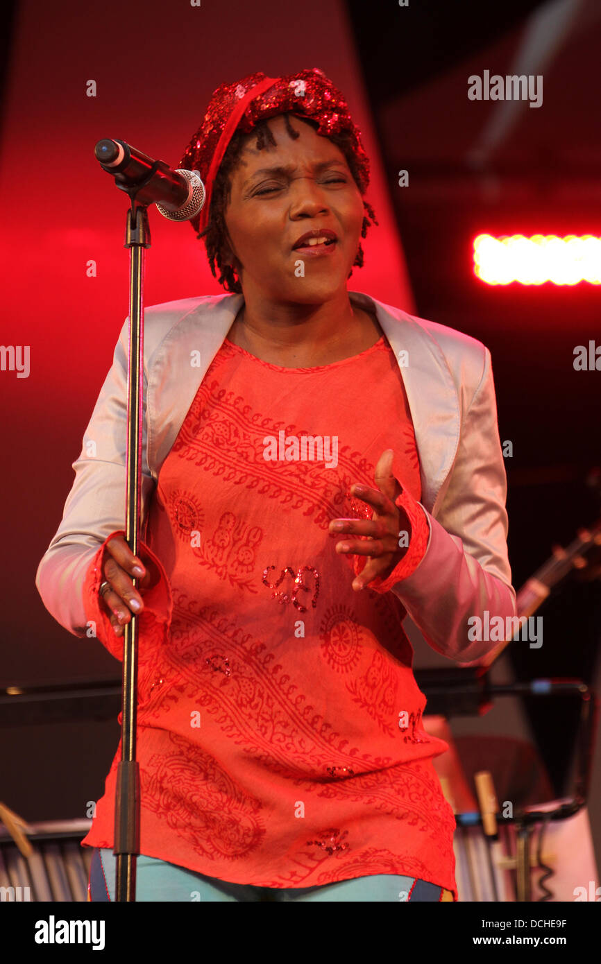 Last fm artist hi-res stock photography and images - Alamy