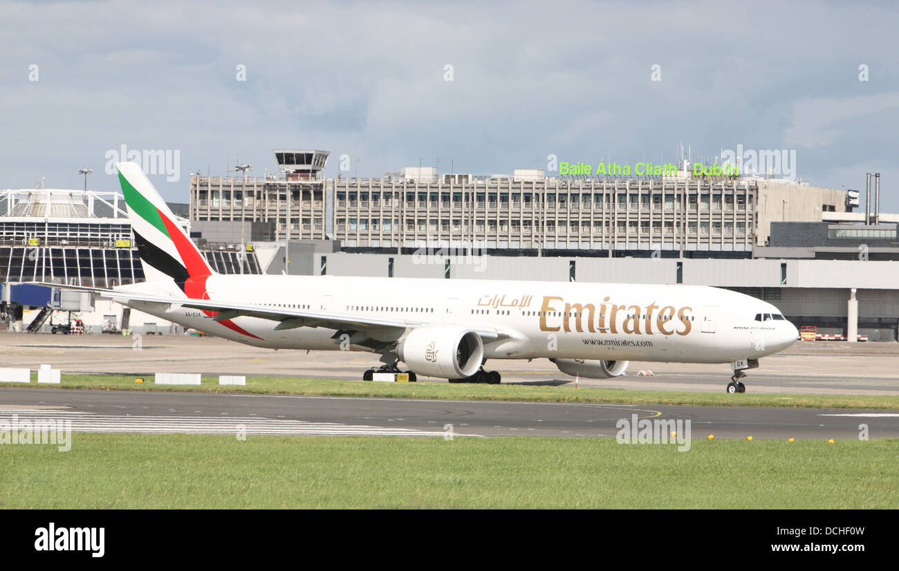 Boeing 700 300 hi-res stock photography and images - Alamy