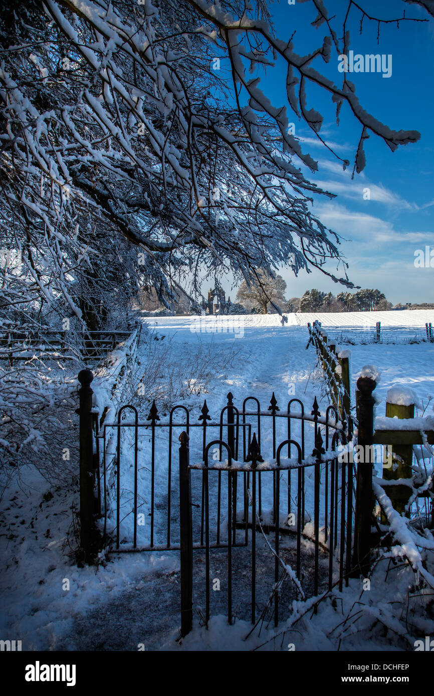 Kissing gate england winter hi-res stock photography and images - Alamy