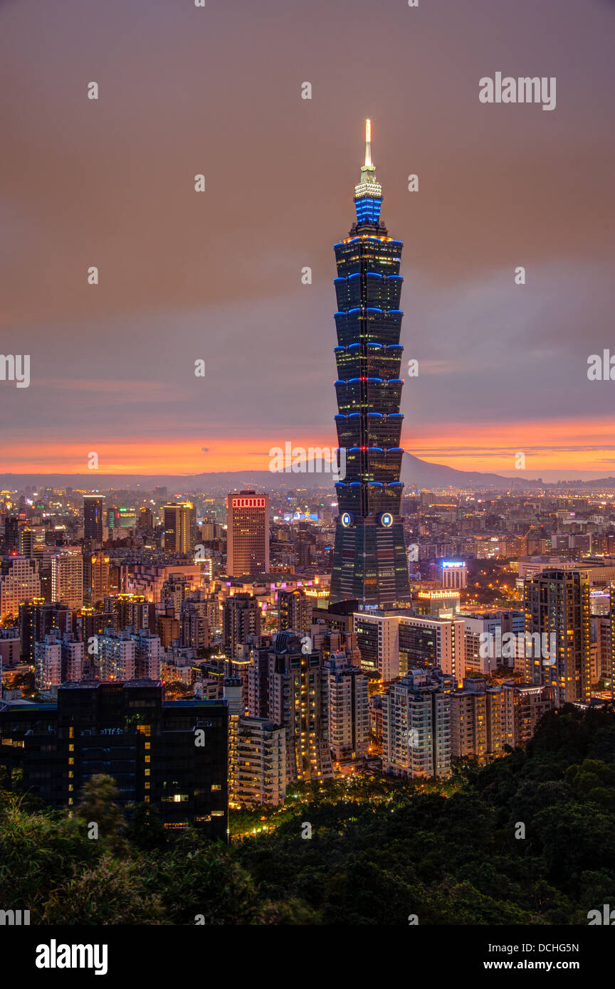 Taipei 101 sunset hi-res stock photography and images - Alamy