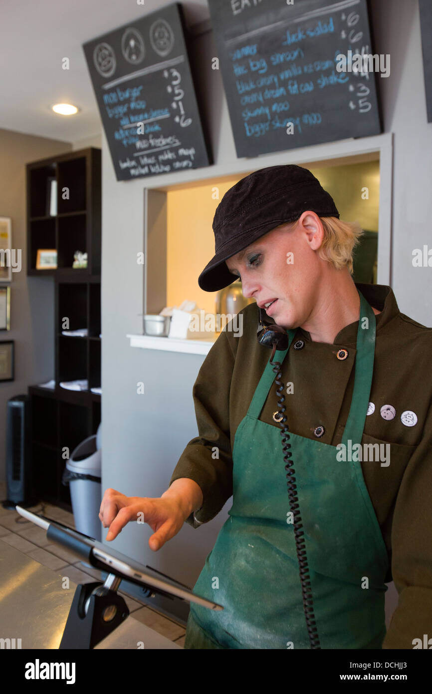 Fast Food Restaurant Worker Stock Photo - Alamy