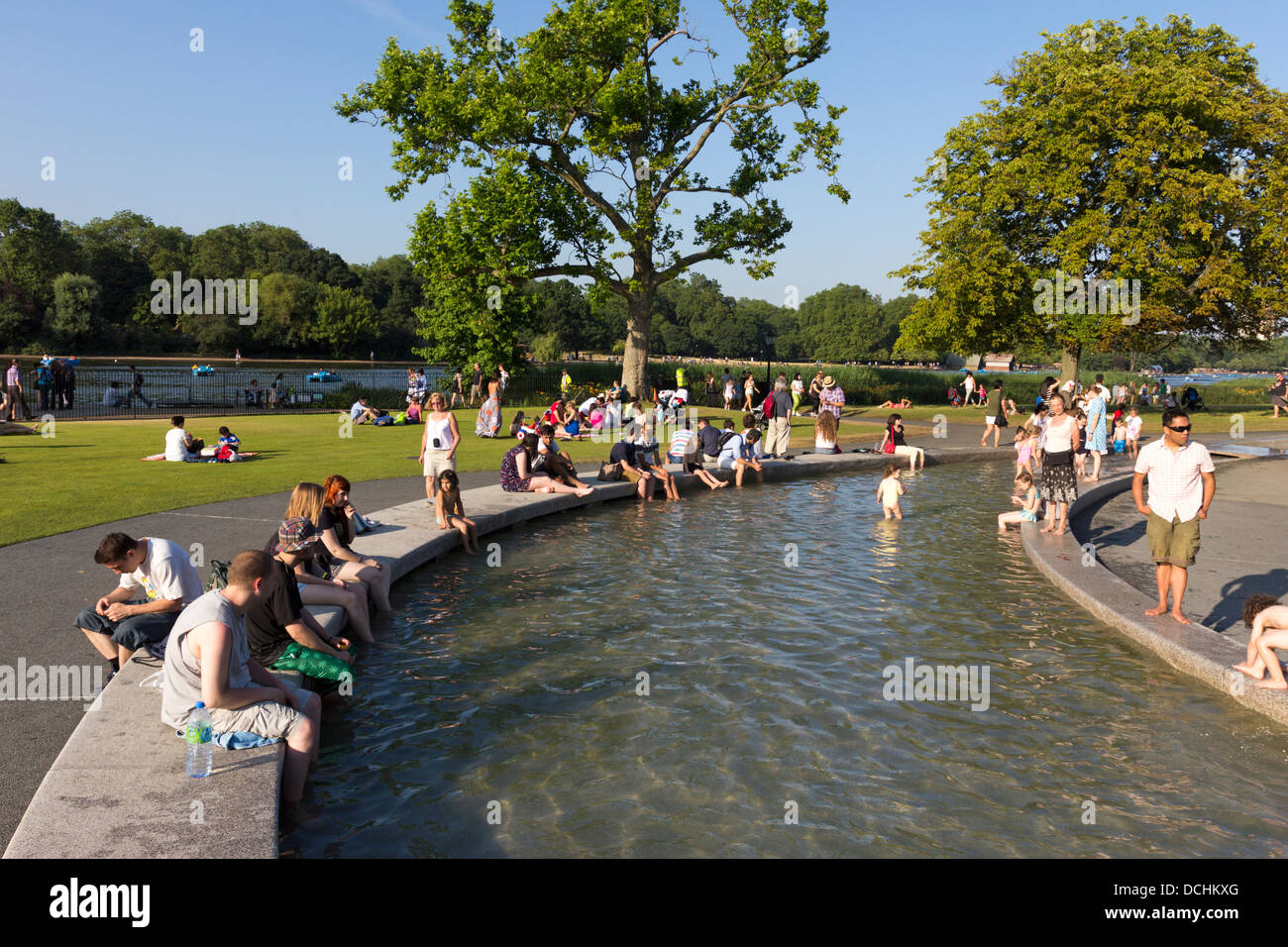 Water fountain hyde park hi-res stock photography and images - Alamy