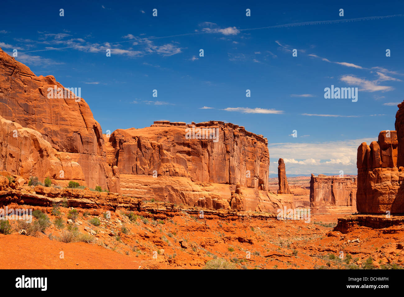 Valley national park desert scenes hi-res stock photography and images ...