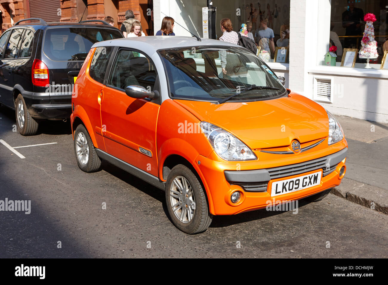 Car london street hi-res stock photography and images - Alamy