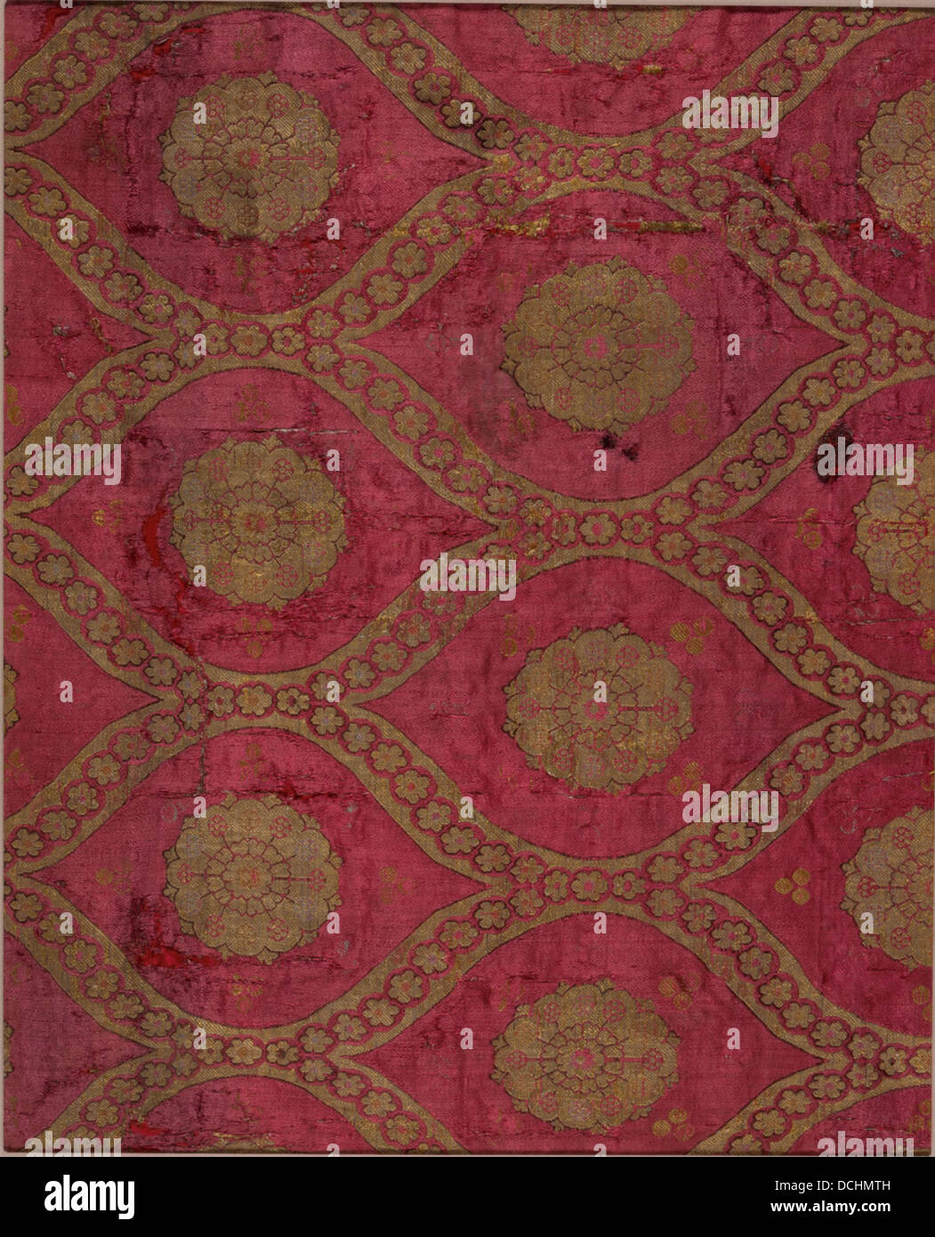 This textile fragment features a design of rosettes within an ogival ...