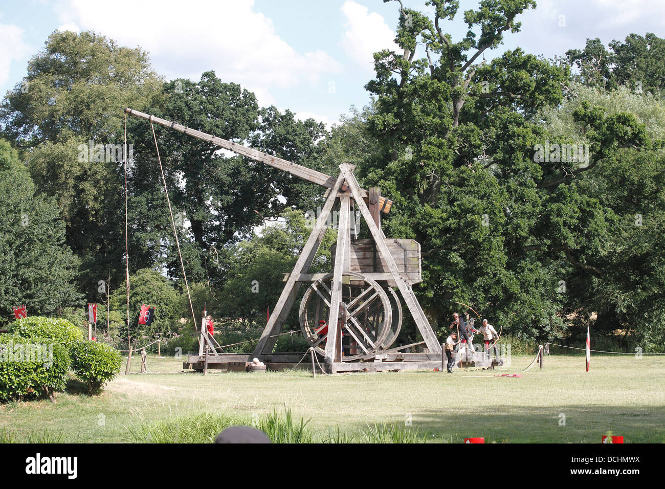 Trebuchet at Warwick Castle - largest medieval replica seige engine in ...