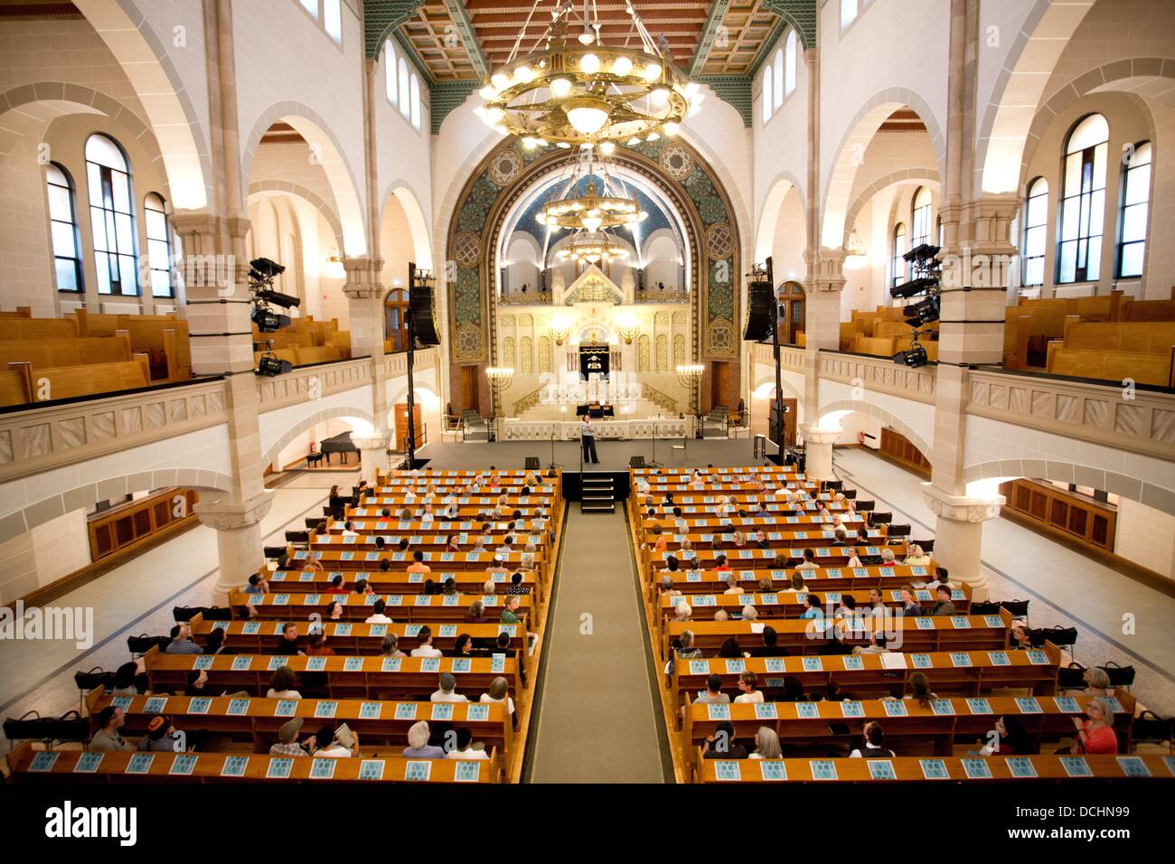 Berlin, Germany. 17th Aug, 2013. People visit the synagogue on ...