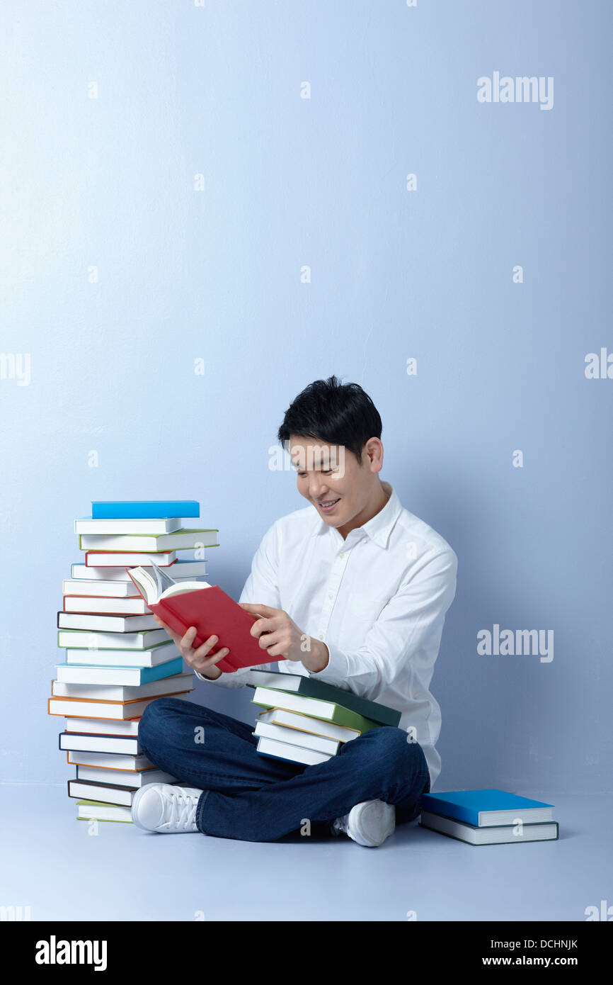 a man reading books Stock Photo - Alamy