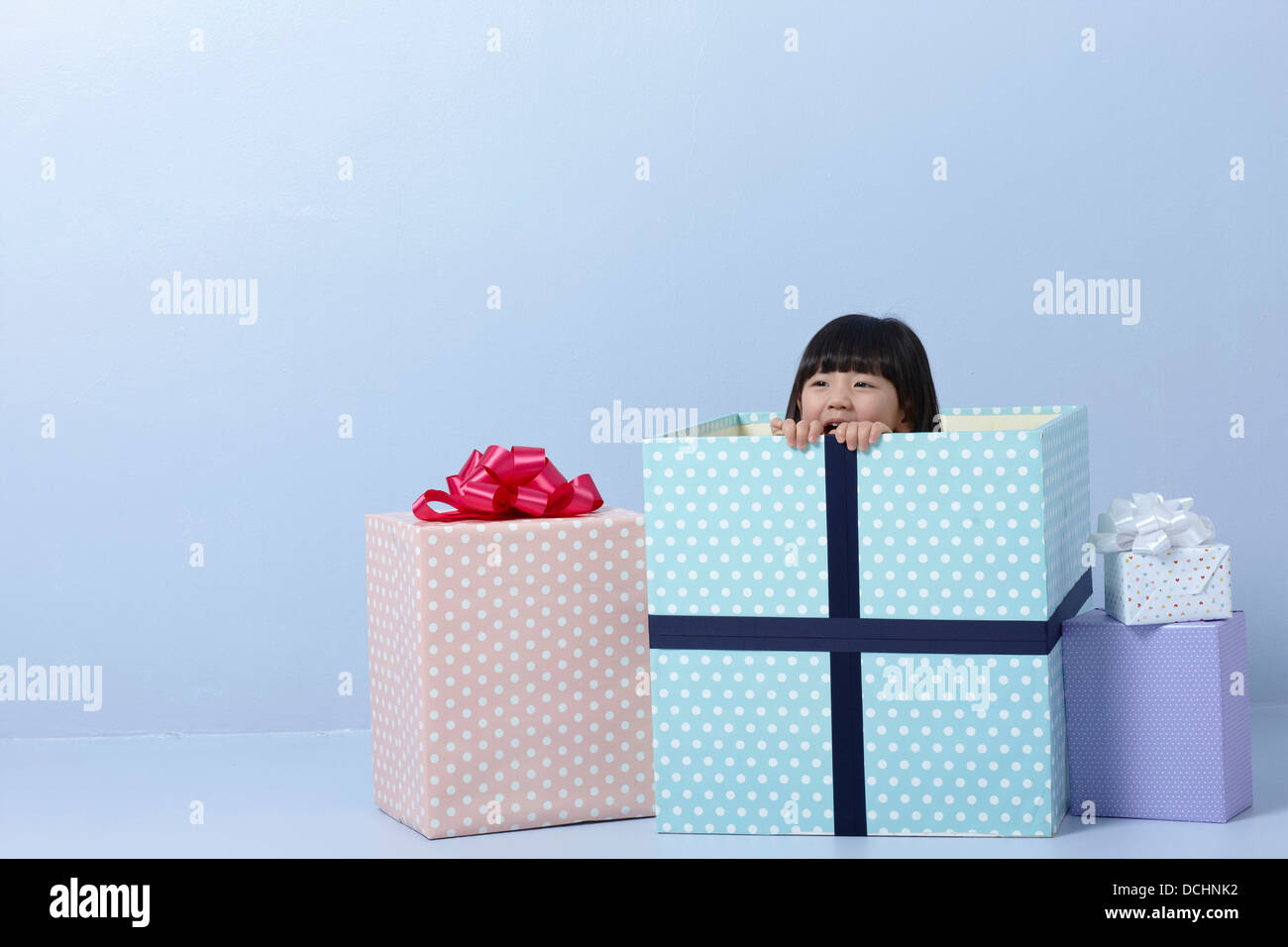 Girl inside a box hi-res stock photography and images - Alamy