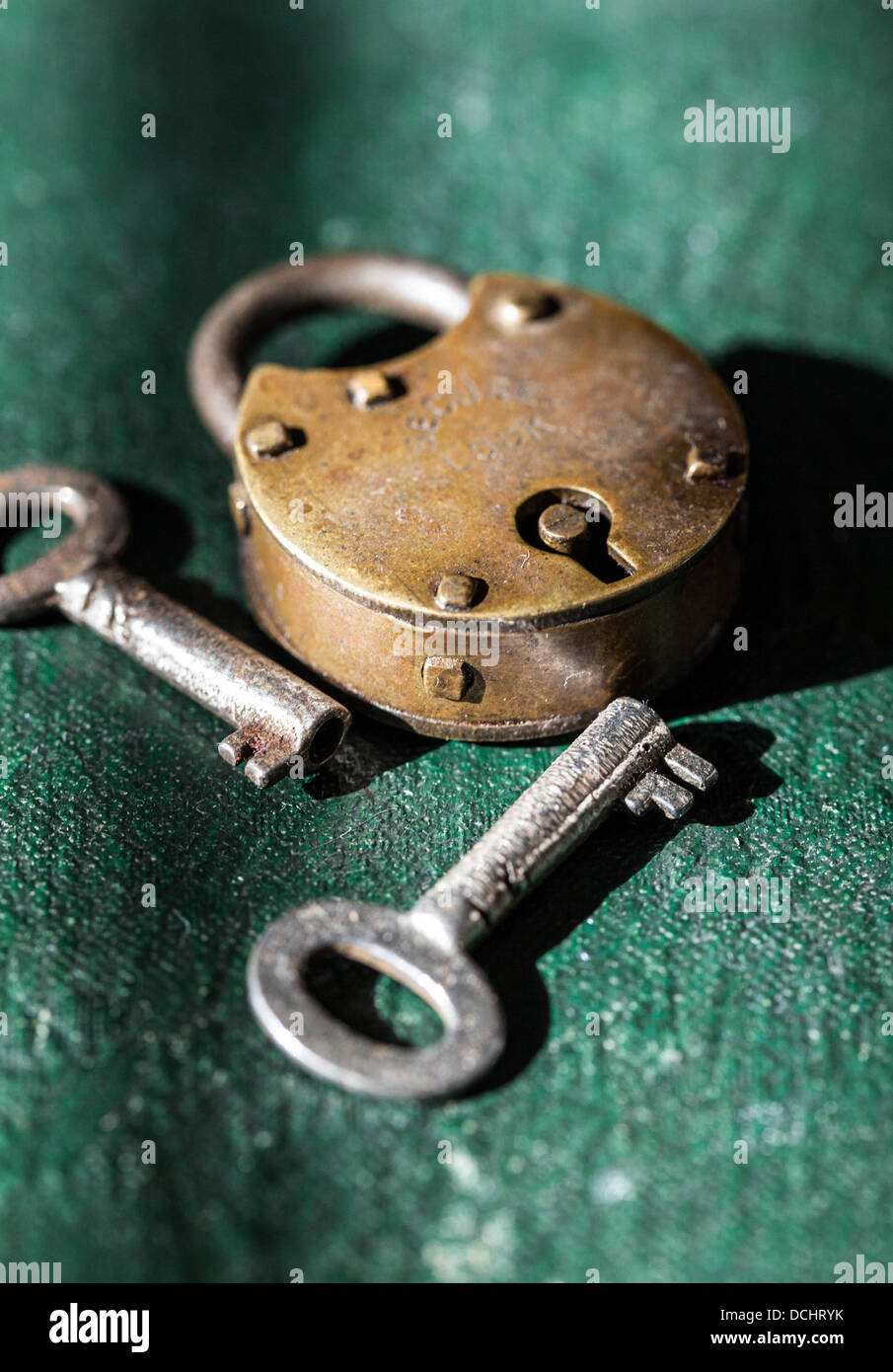 Old padlock and its keys Stock Photo - Alamy