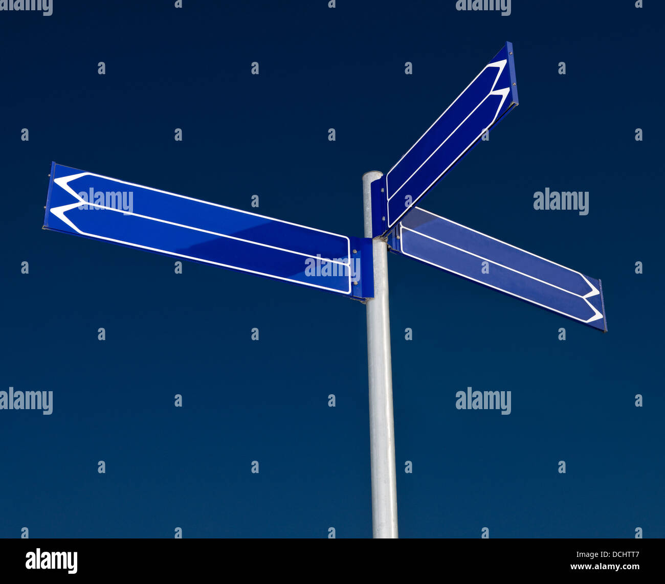 Blank signpost with six arrows Stock Photo - Alamy