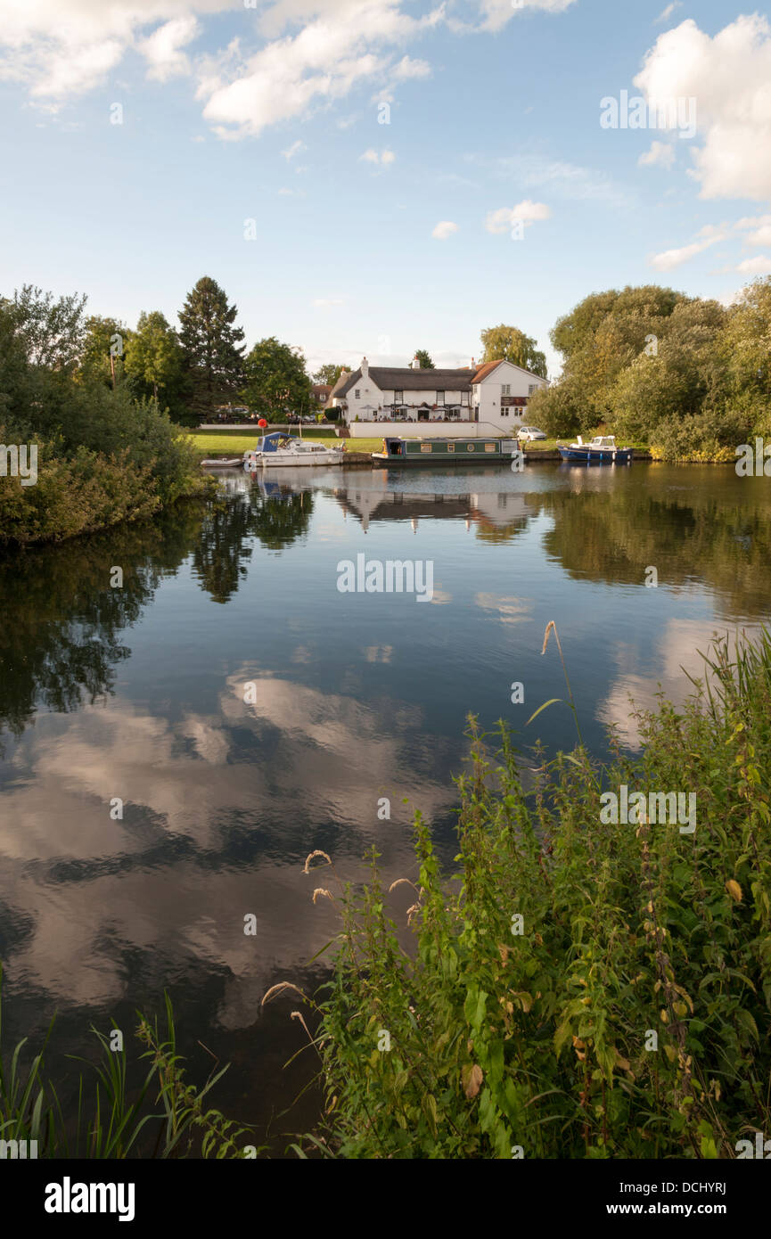 The Pike and Eel pub on the River Great Ouse at Needingworth ...