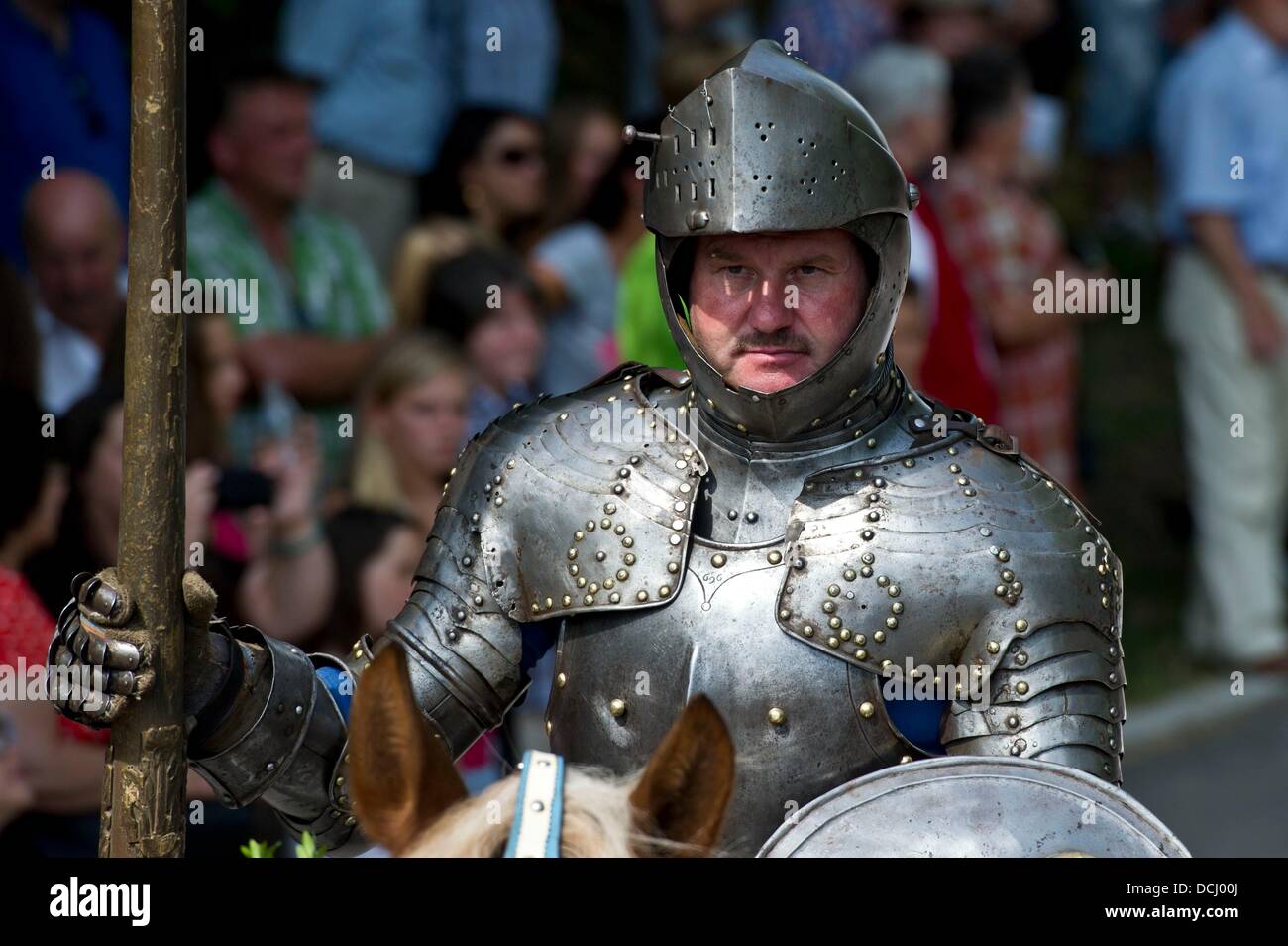 Gammelsdorf, Germany. 18th Aug, 2013. An actor in a knight's armor ...