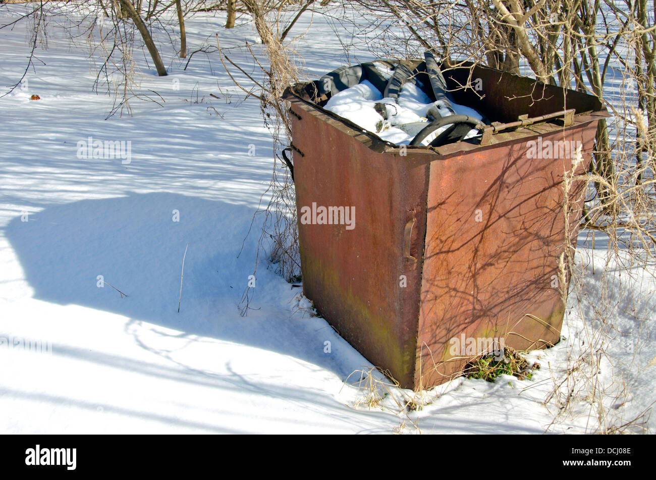 old rusty rubbish container on winter snow Stock Photo - Alamy