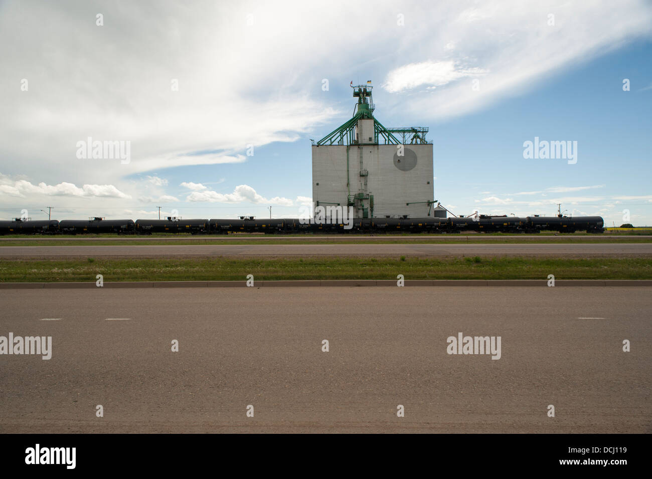 Grain elevator in Lashburn Saskatchewan Stock Photo - Alamy