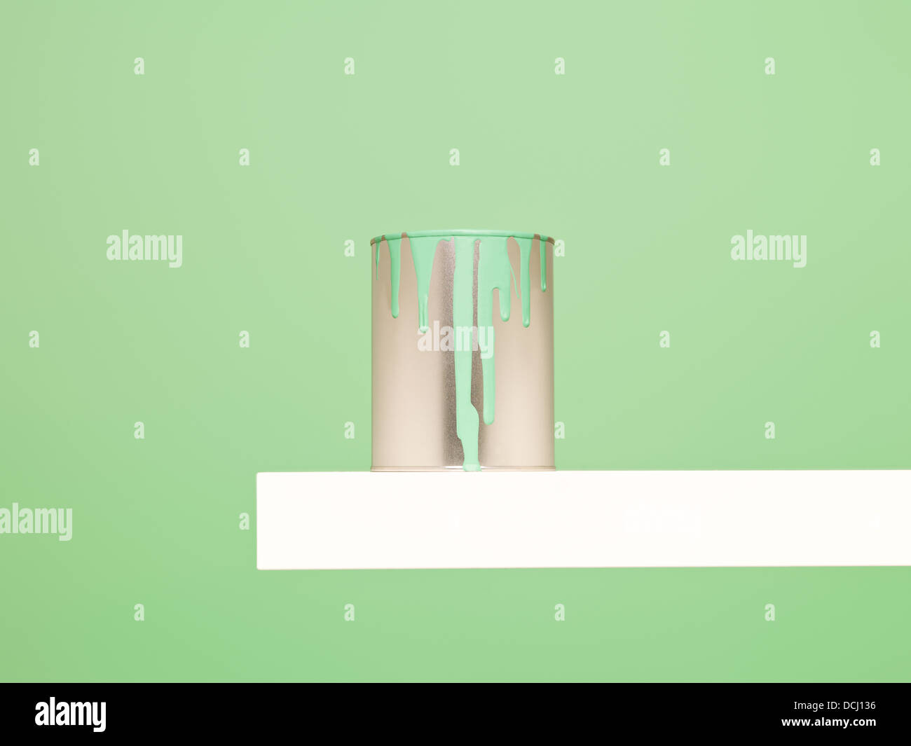 Paintcan with spill Stock Photo - Alamy