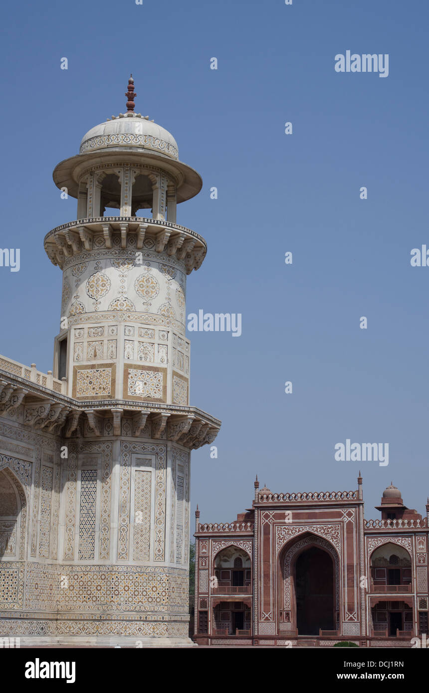 Itimad-ud-Daulah ( Baby Taj ) - Minaret and Entrance Gate Stock Photo ...