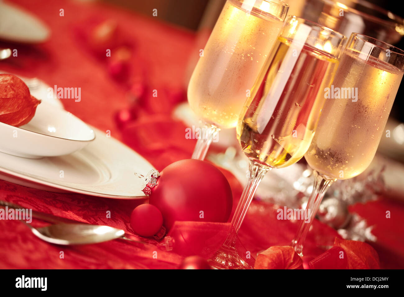Table setting decorations glasses hi-res stock photography and images ...