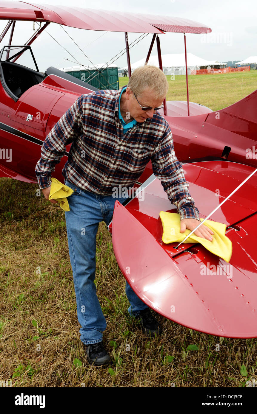 Restored Bi wing aircraft Stock Photo - Alamy