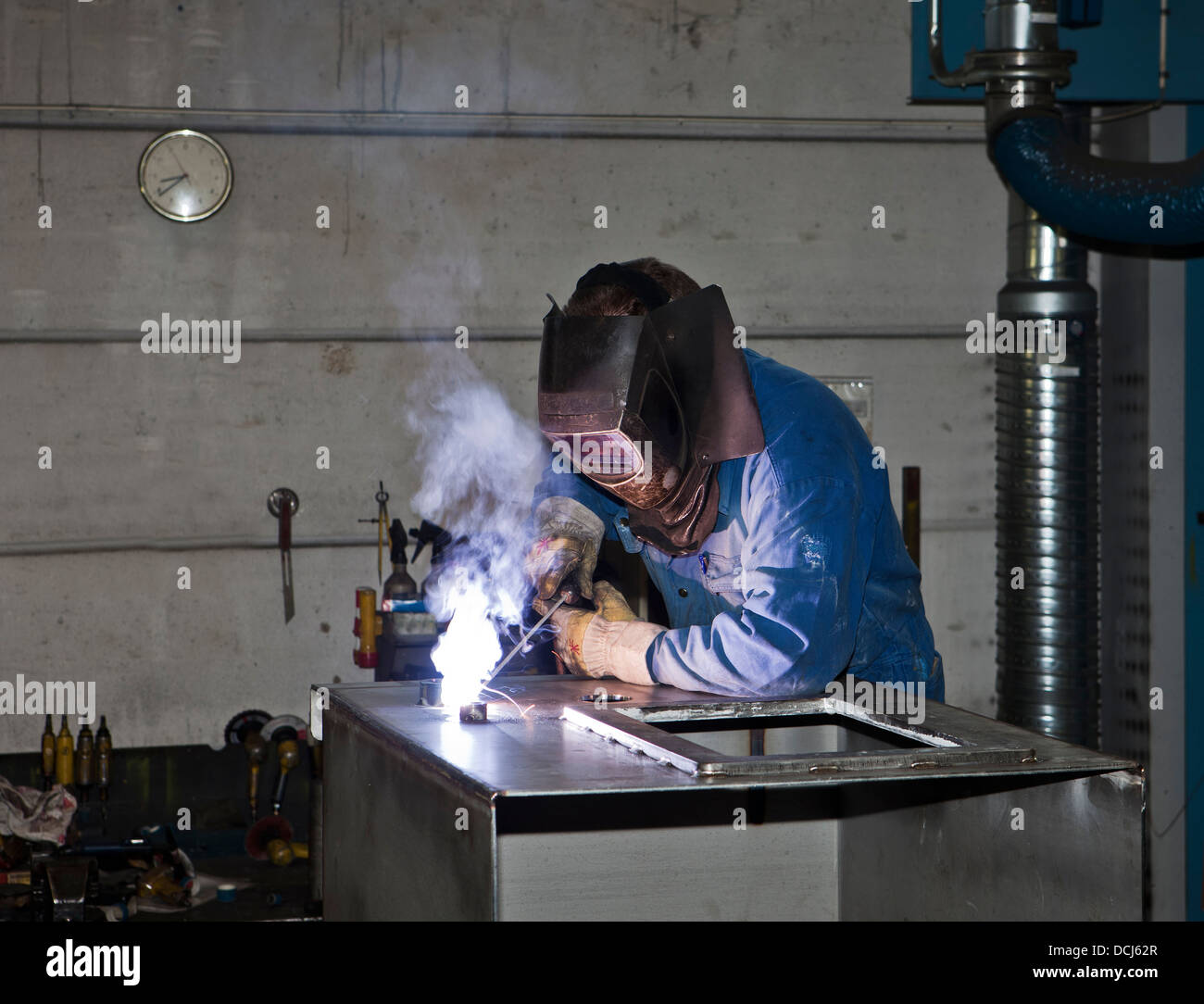 Welding steel sparks lighting hi-res stock photography and images - Alamy