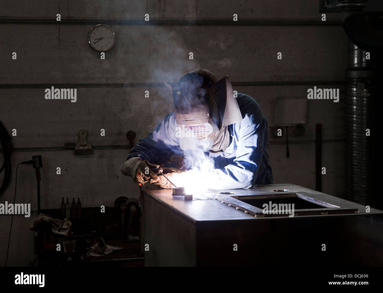 Welding steel sparks lighting hi-res stock photography and images - Alamy