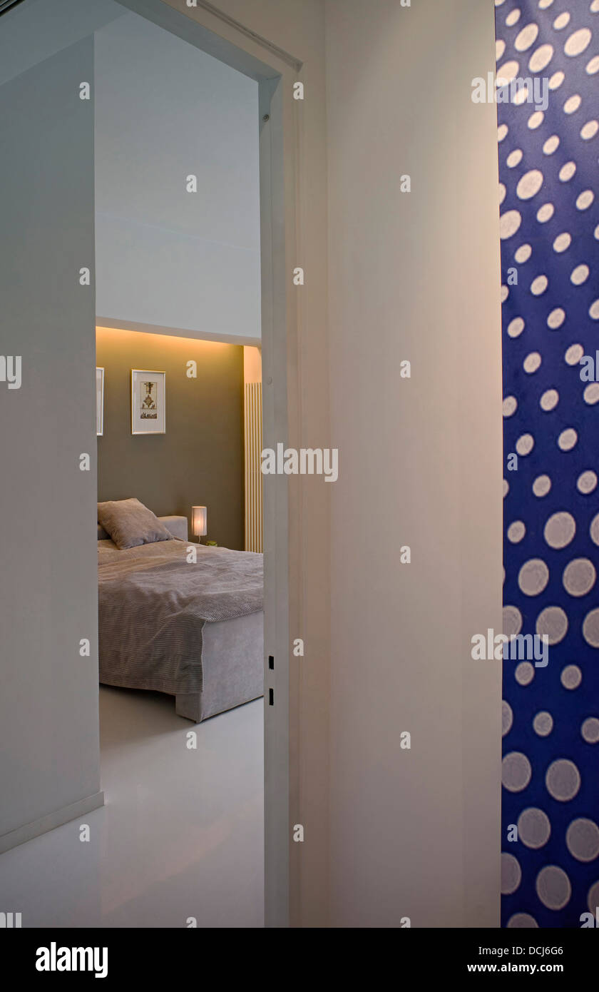 White apartment, Beijing, arranged on four floors, designed by Zhang Zi ...