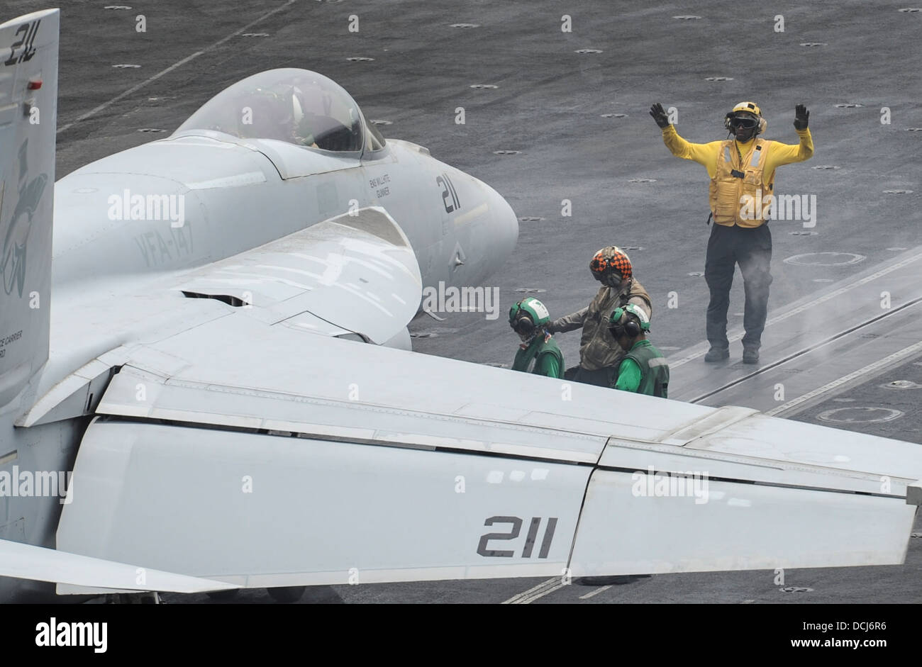 An F/A-18E Super Hornet from the Argonauts of Strike Fighter Squadron ...