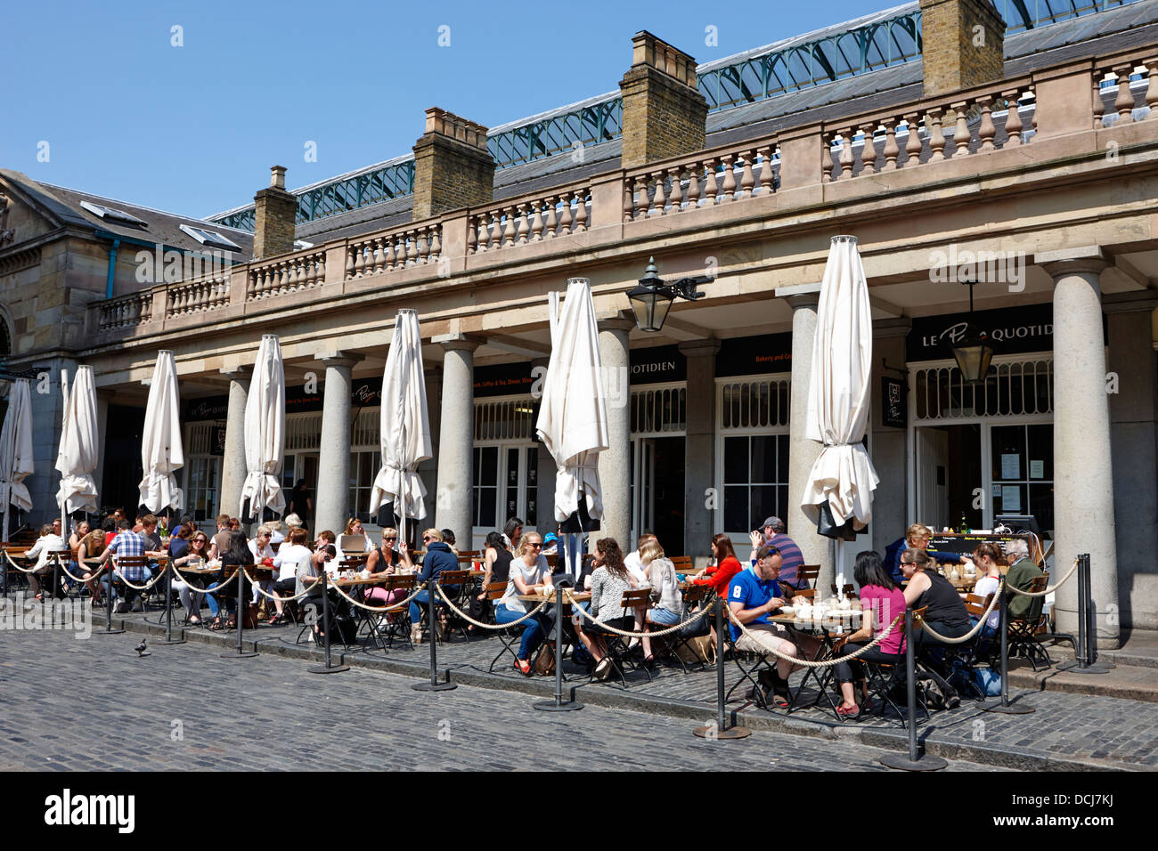 London eating outside hi-res stock photography and images - Alamy