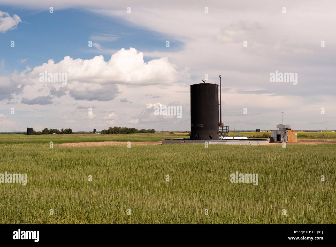 Oil field storage hi-res stock photography and images - Alamy