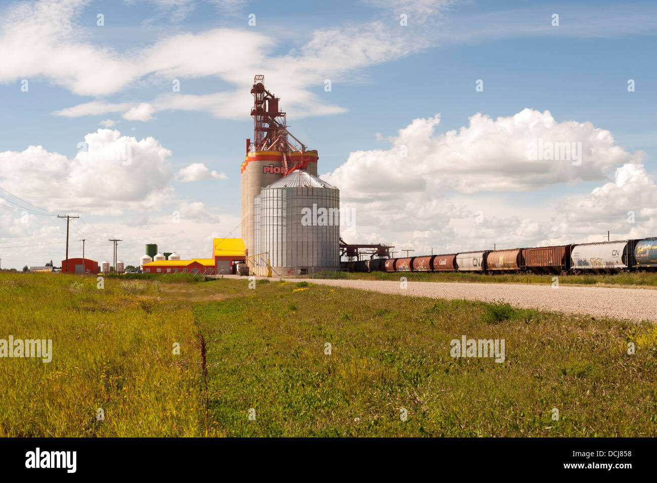 Grain silo train hi-res stock photography and images - Alamy
