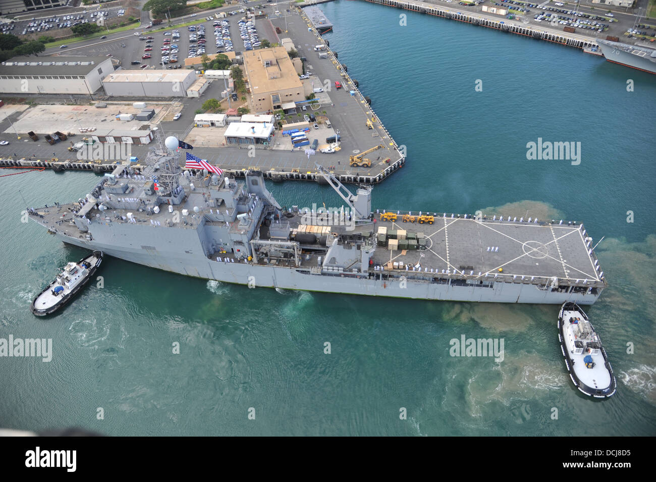 The amphibious dock landing ship USS Pearl Harbor (LSD 52) arrives in ...