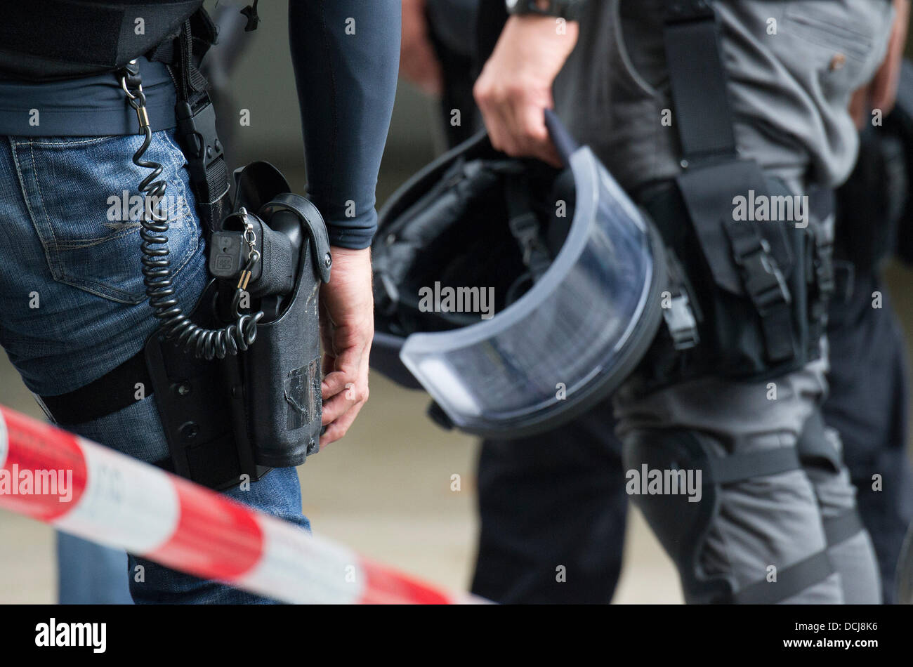 Officers sek german special police hi-res stock photography and images ...