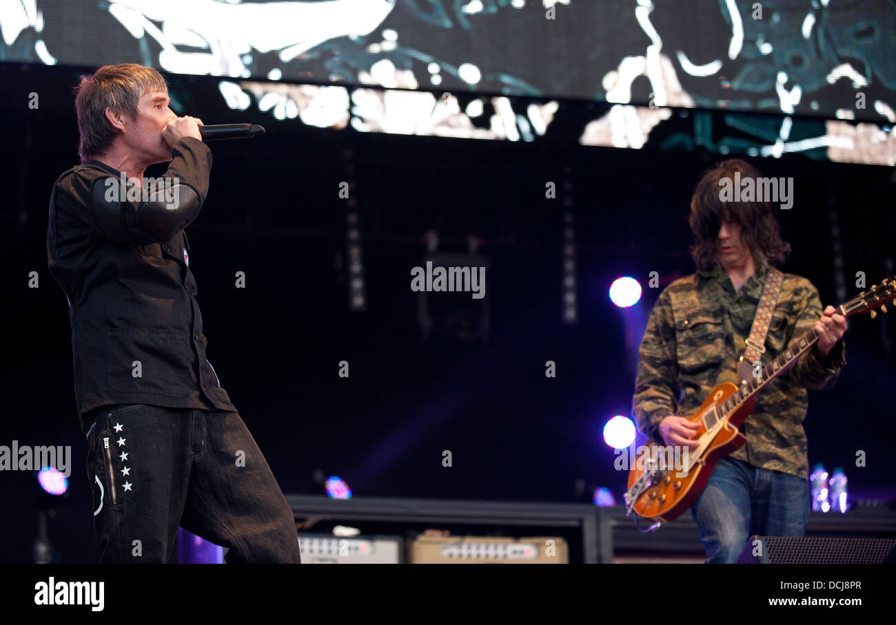 The Stone Roses (Ian Brown, John Squire, Reni, Mani) perform live in ...