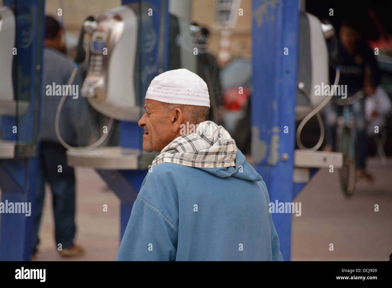 Seated moroccan hi-res stock photography and images - Alamy