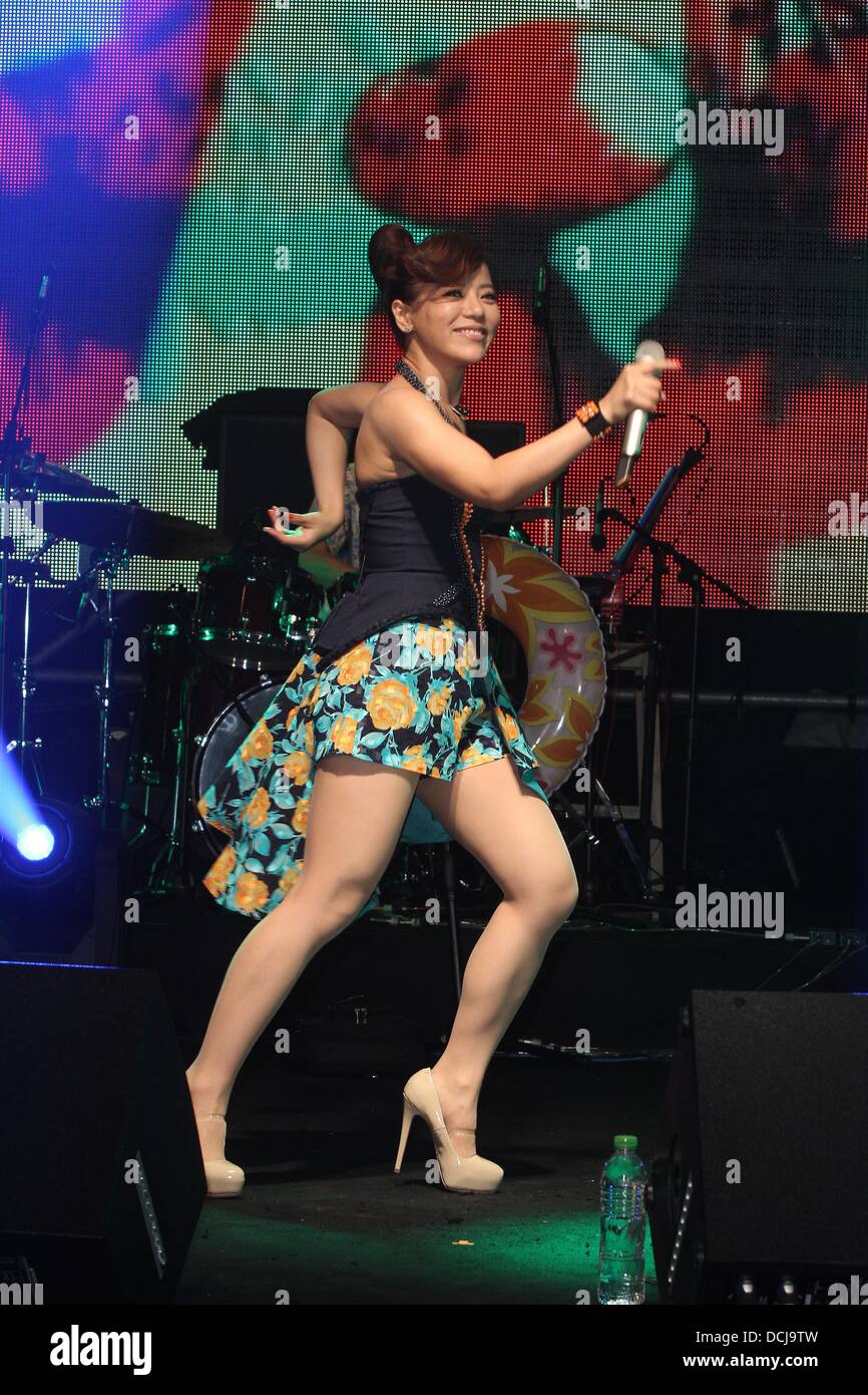 Singer Della holds concert 'Hello£¡Aloha2' in Taipei,China on Friday ...