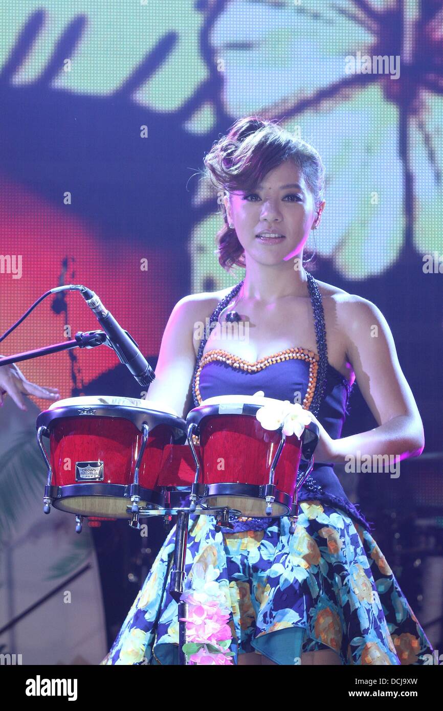 Singer Della holds concert 'Hello£¡Aloha2' in Taipei,China on Friday ...