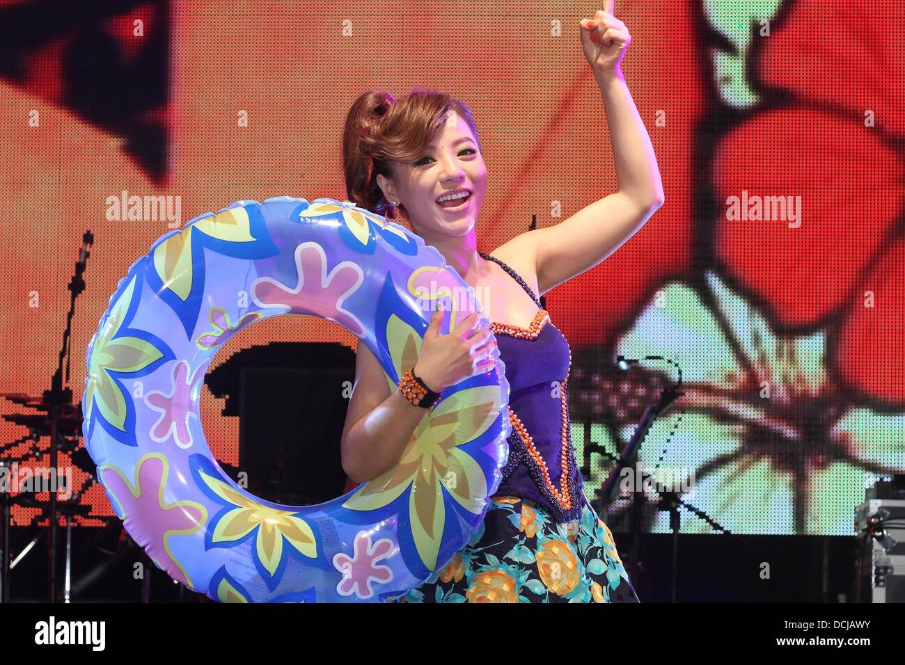 Singer Della holds concert 'Hello£¡Aloha2' in Taipei,China on Friday ...