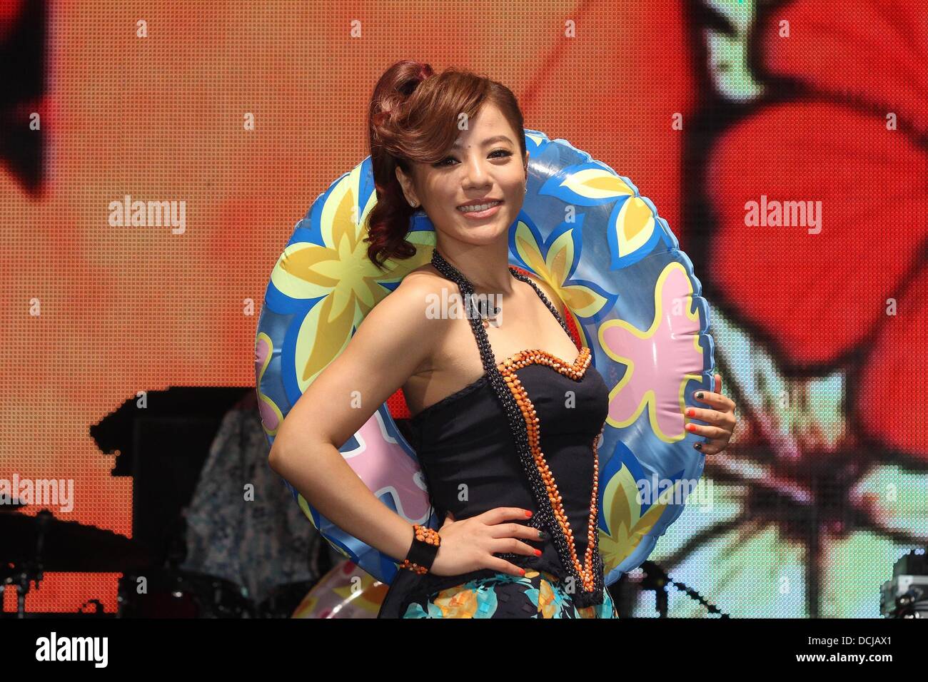 Singer Della holds concert 'Hello£¡Aloha2' in Taipei,China on Friday ...