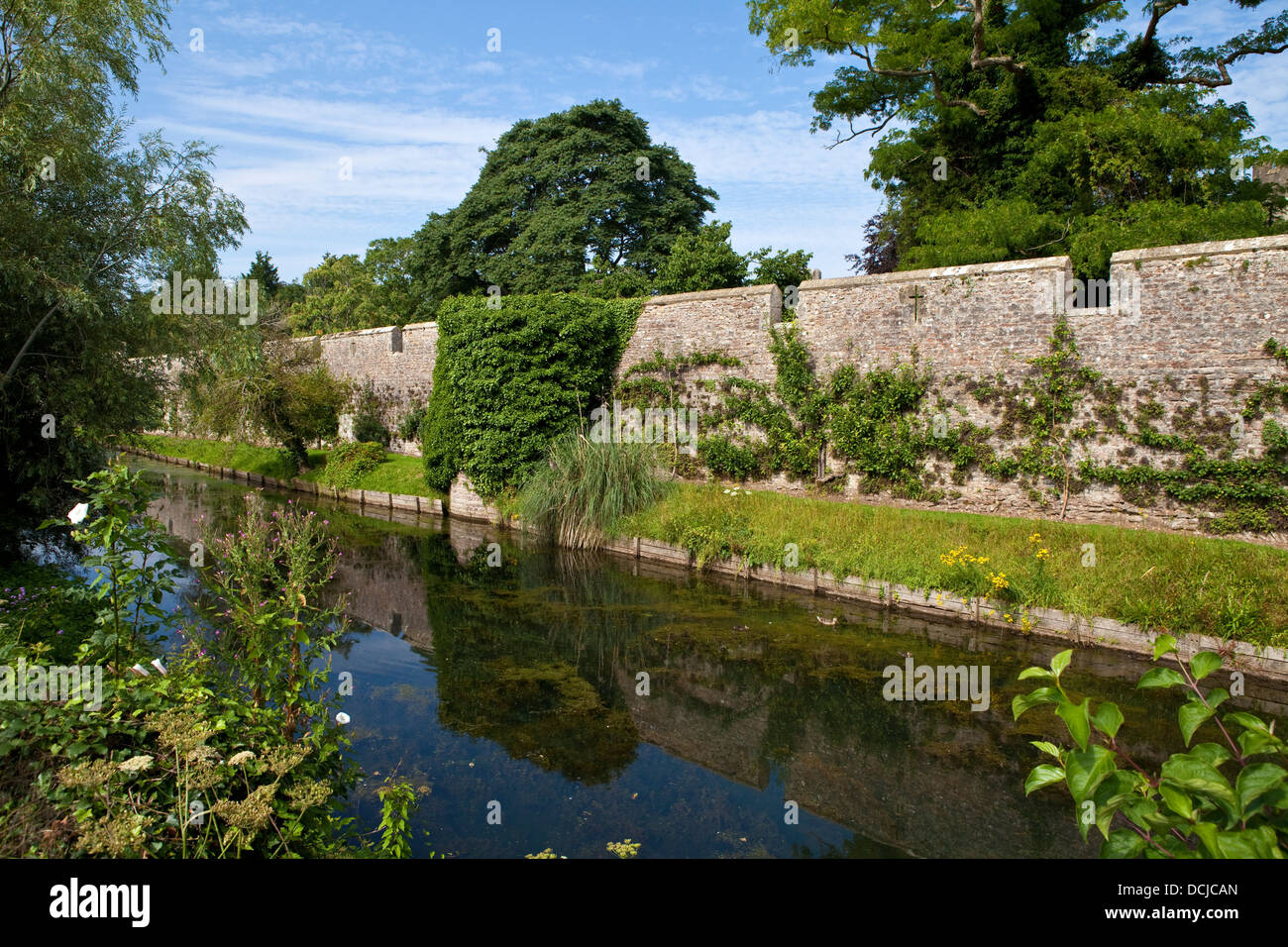 The bishops palace moat hi-res stock photography and images - Alamy