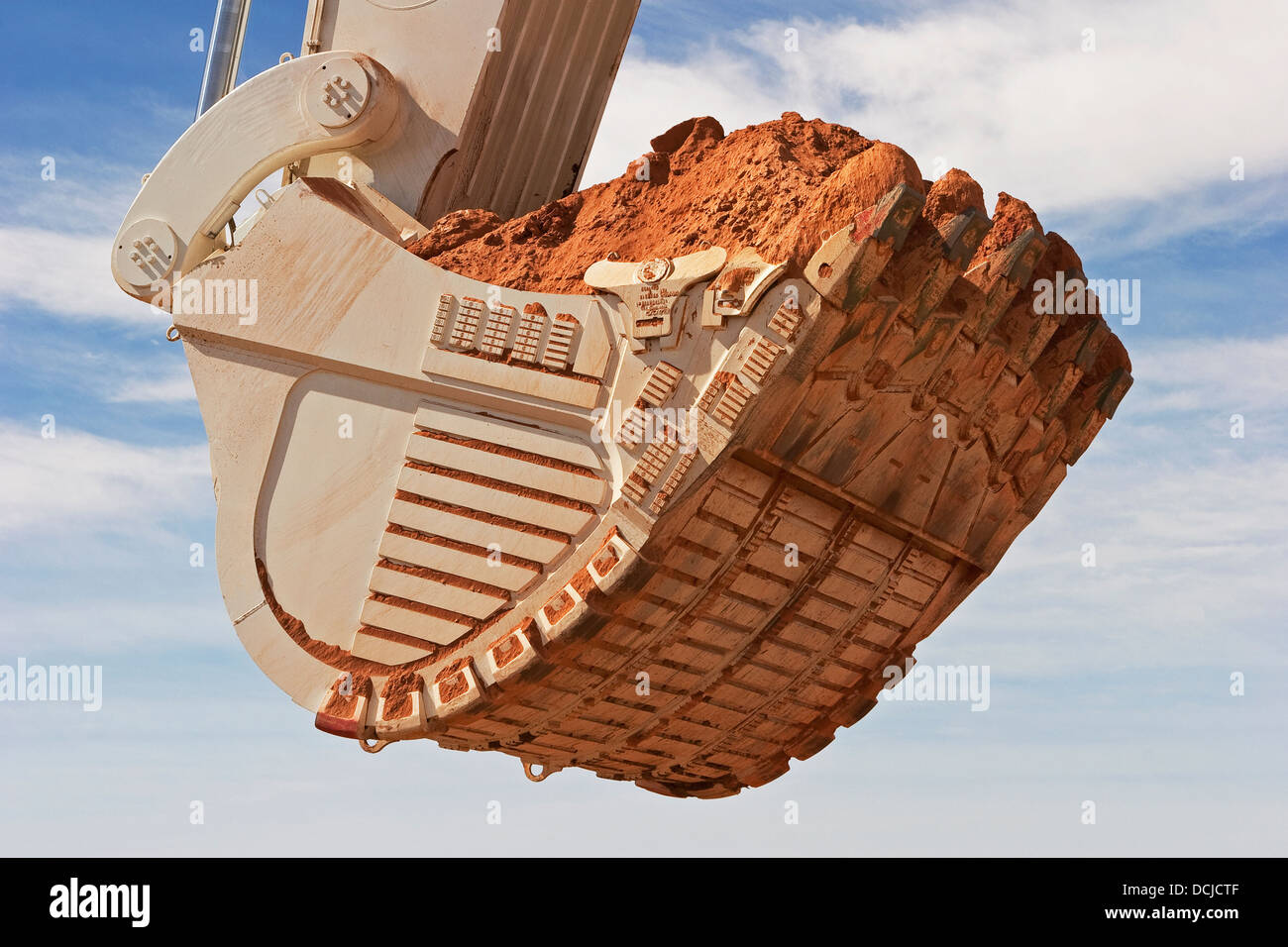 Giant bucket shovel digger hi-res stock photography and images - Alamy