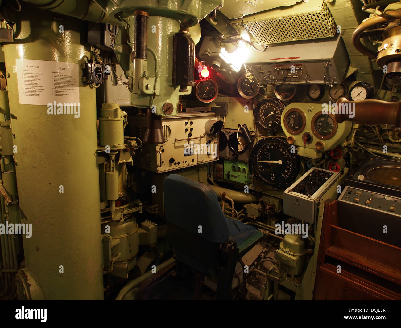 Dolphin class submarine hi-res stock photography and images - Alamy