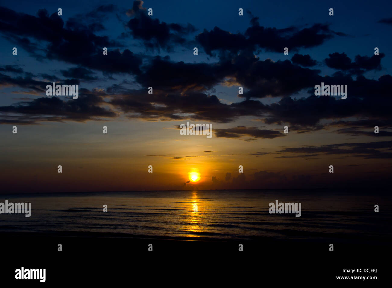 Tropical daylight and beautiful scenery hi-res stock photography and ...