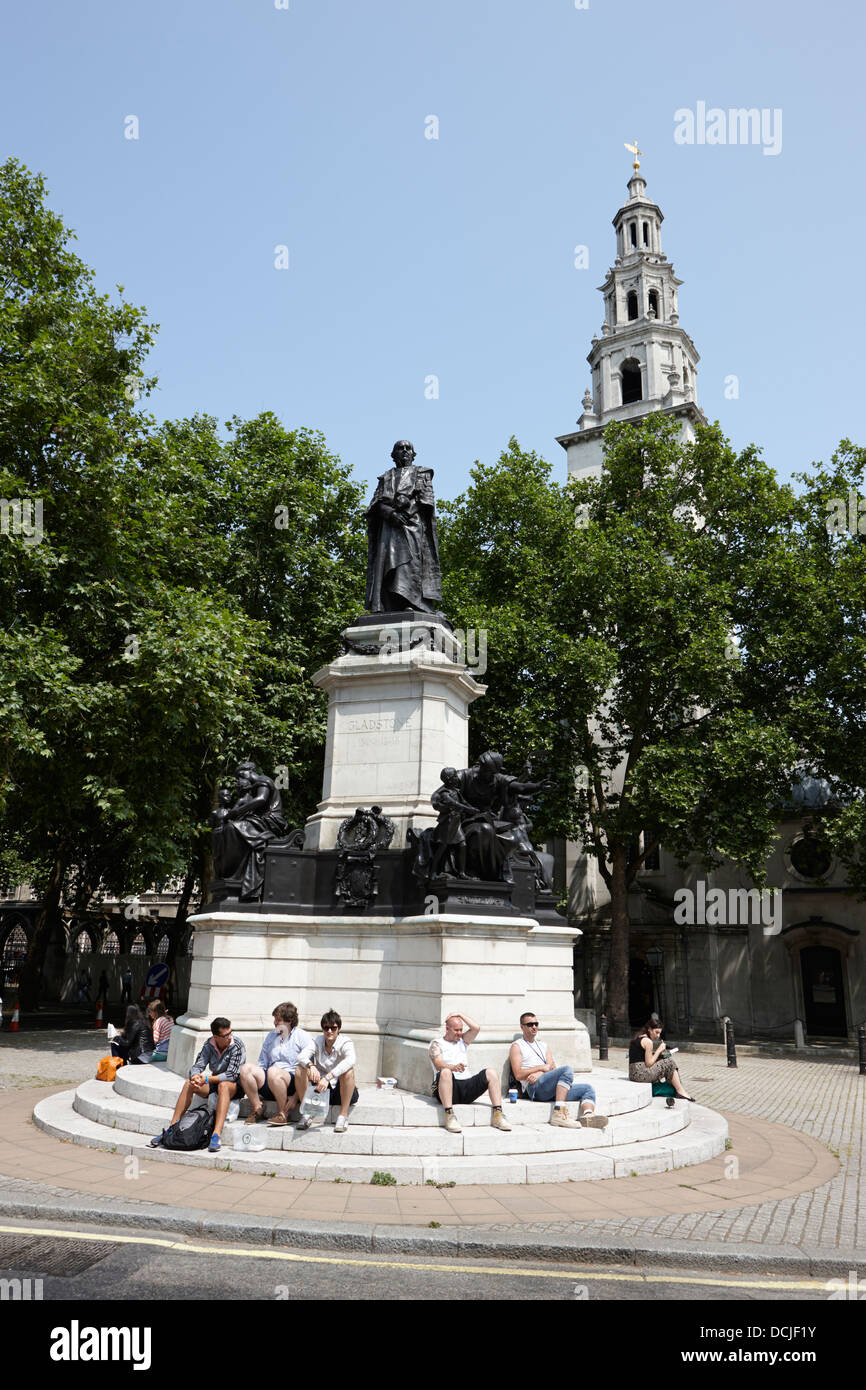 gladstone memorial statue the strand London England UK Stock Photo - Alamy